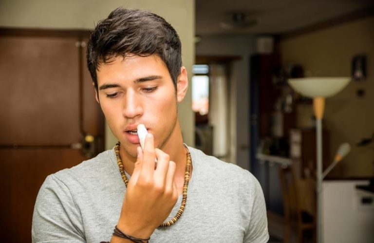 10 Best Lip Balms For Men In India For Dry And Chapped Lips